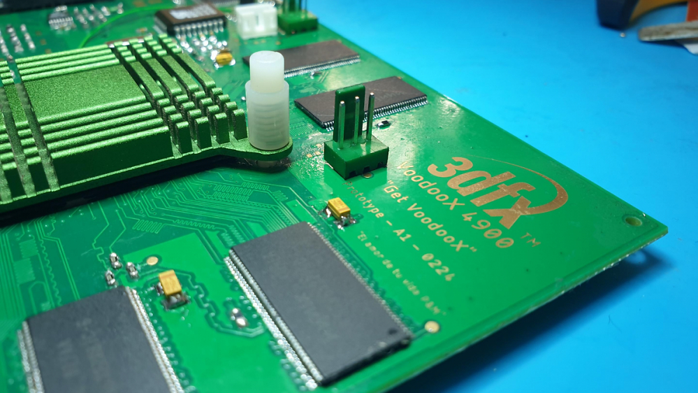 3dfx VoodooX: Enthusiasten bringen die Legende mit 64 MiByte und DVI ...