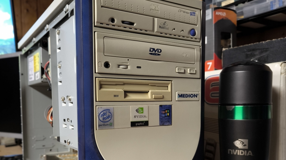 Aldi-PC mit Pentium 3 und Geforce 2: Windows ME nachts heimlich bei der ...