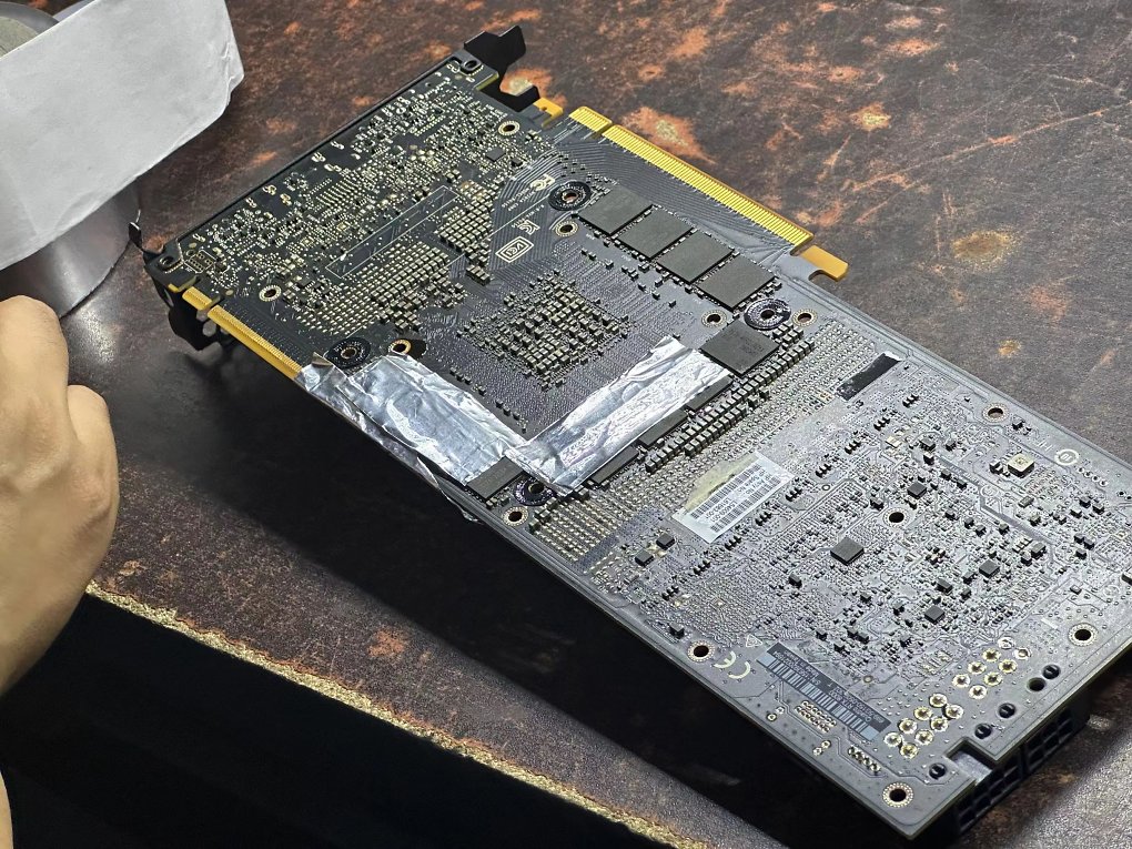 RTX 2080 Ti: Mod erweitert den Videospeicher - 44 statt 11 GiB