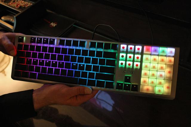 Cherry MX Low Profile: 35 Prozent flachere Tasten bei gleichem Tippgefühl