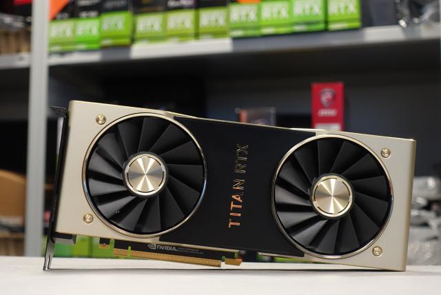 Grafikkarten-Gerüchteküche: Nvidia könnte RTX Titan mit Quad-Slot ...