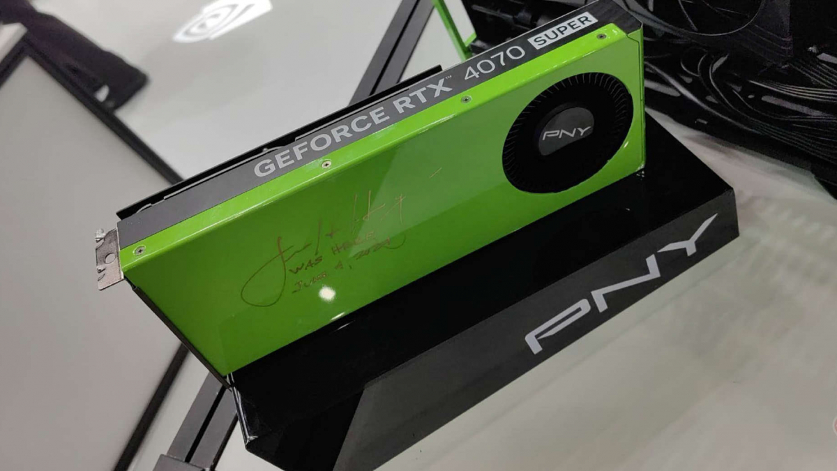 Jensen Huang ist begeistert und unterschreibt: RTX 4070 Super in Nvidia ...