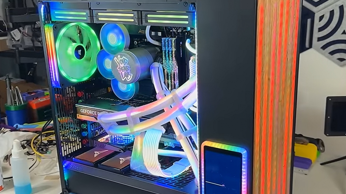 RGB-Mod: Selbst das Holz "leuchtet" beim Fractal Design North XL