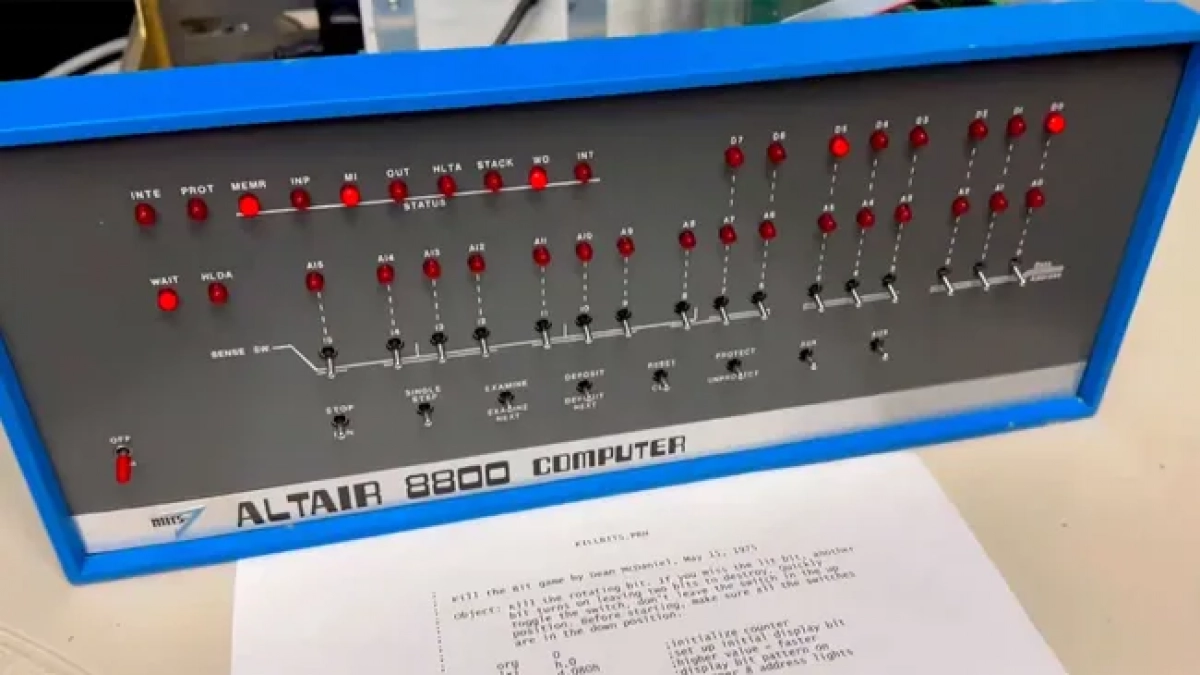 Nach 52 Jahren: Retro-PC erstmals in Betrieb genommen